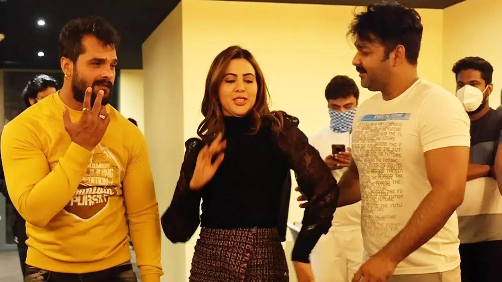 Trending on YouTube! Bhojpuri superstars Khesari Lal Yadav and Pawan Singh's old dance video ...