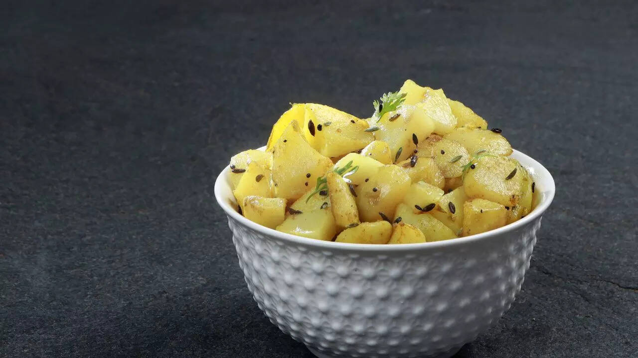 Delicious Aloo (Potato) recipes to try for Maha Shivartri vrat - Times ...