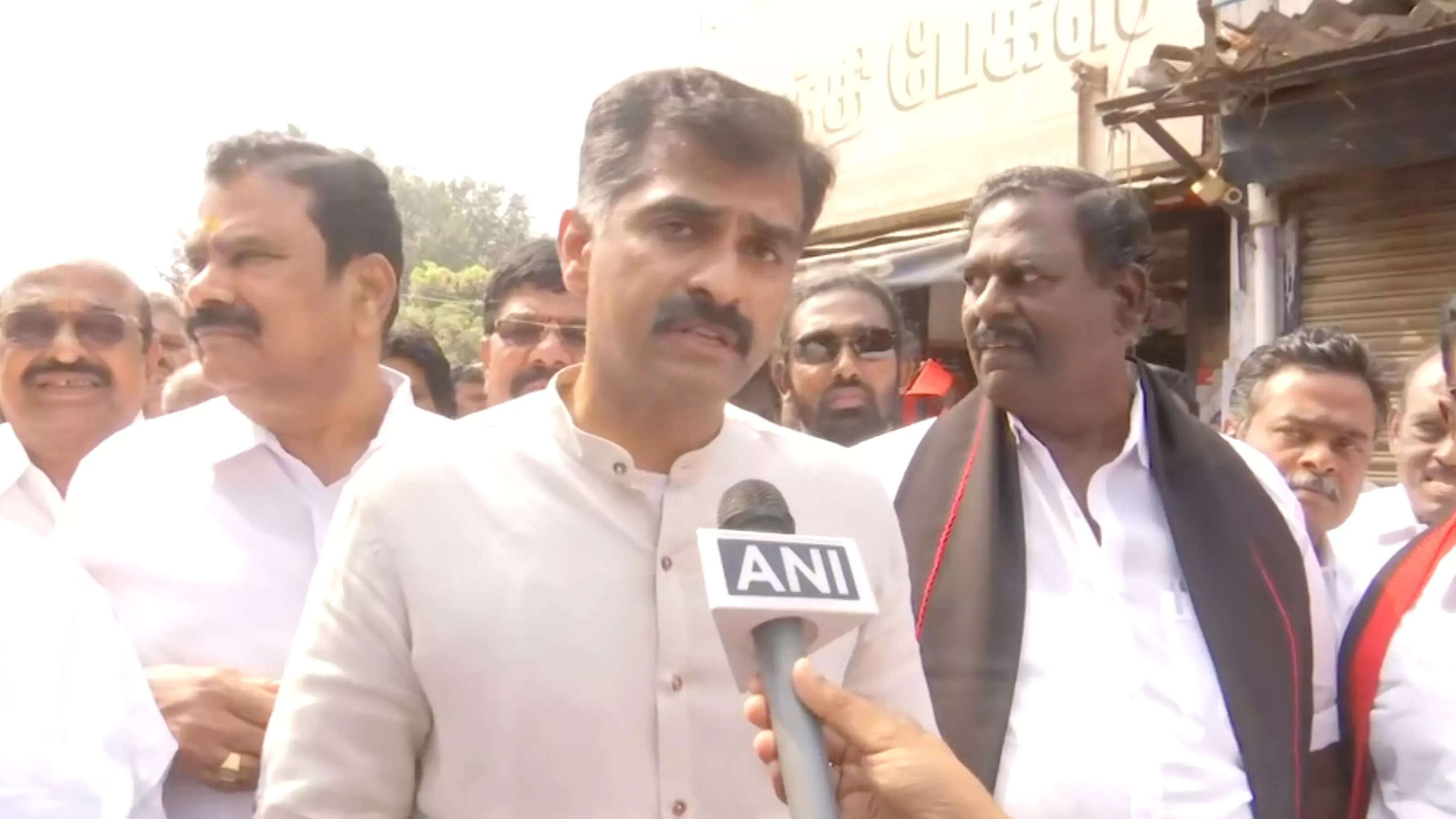 TN: MDMK general secretary Durai Vaiko campaigns for Congress candidate Elangovan ahead of Erode ...