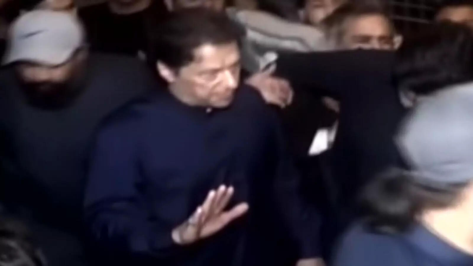 Imran Khan gets preventive bail, reaches Lahore High Court for hearing Imran Khan gets preventive bail, reaches Lahore High Court for hearing