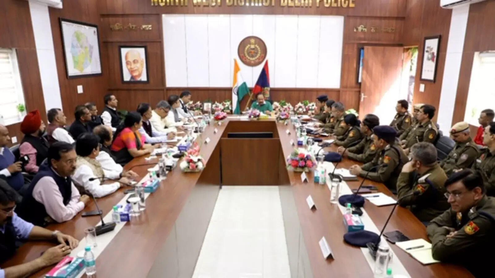 Delhi Police holds District Level Committee meeting