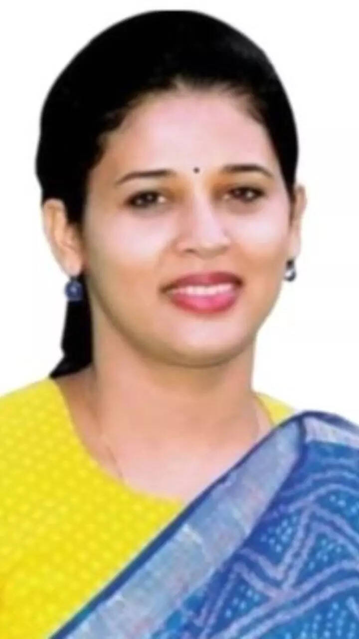 After public spat, Karnataka govt shunts out D Roopa, Rohini Sindhuri ...