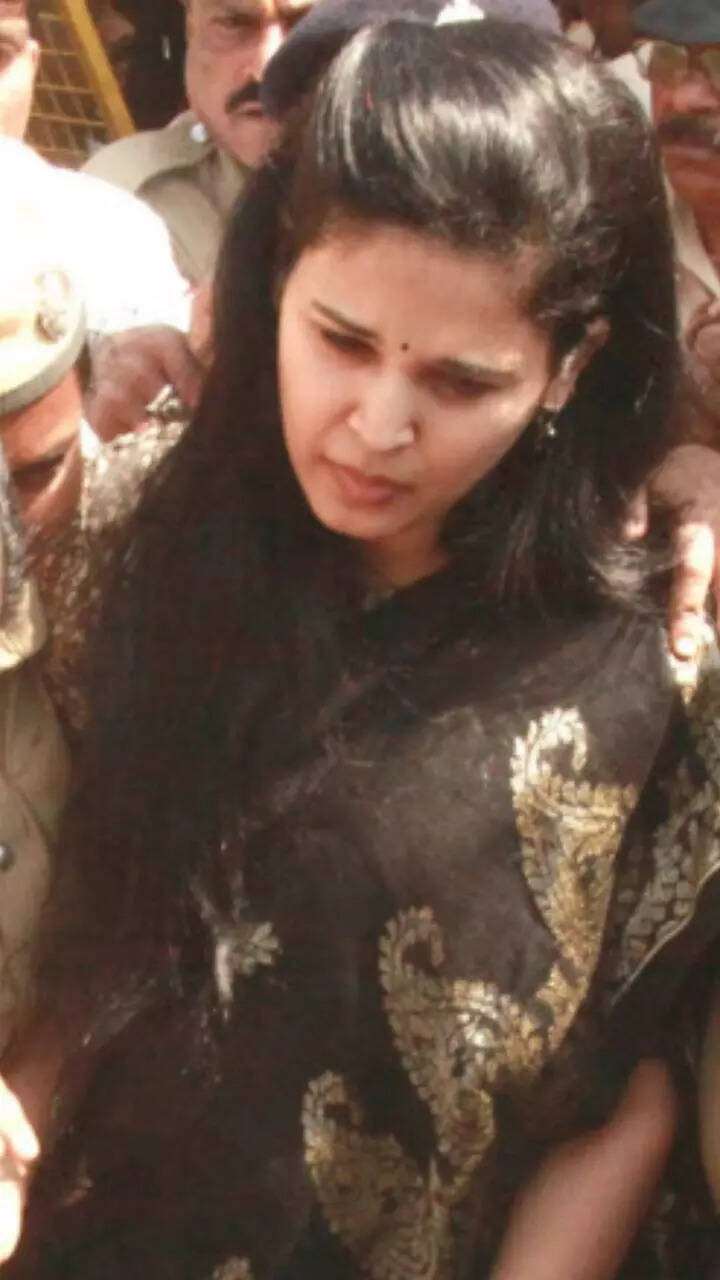 After public spat, Karnataka govt shunts out D Roopa, Rohini Sindhuri ...