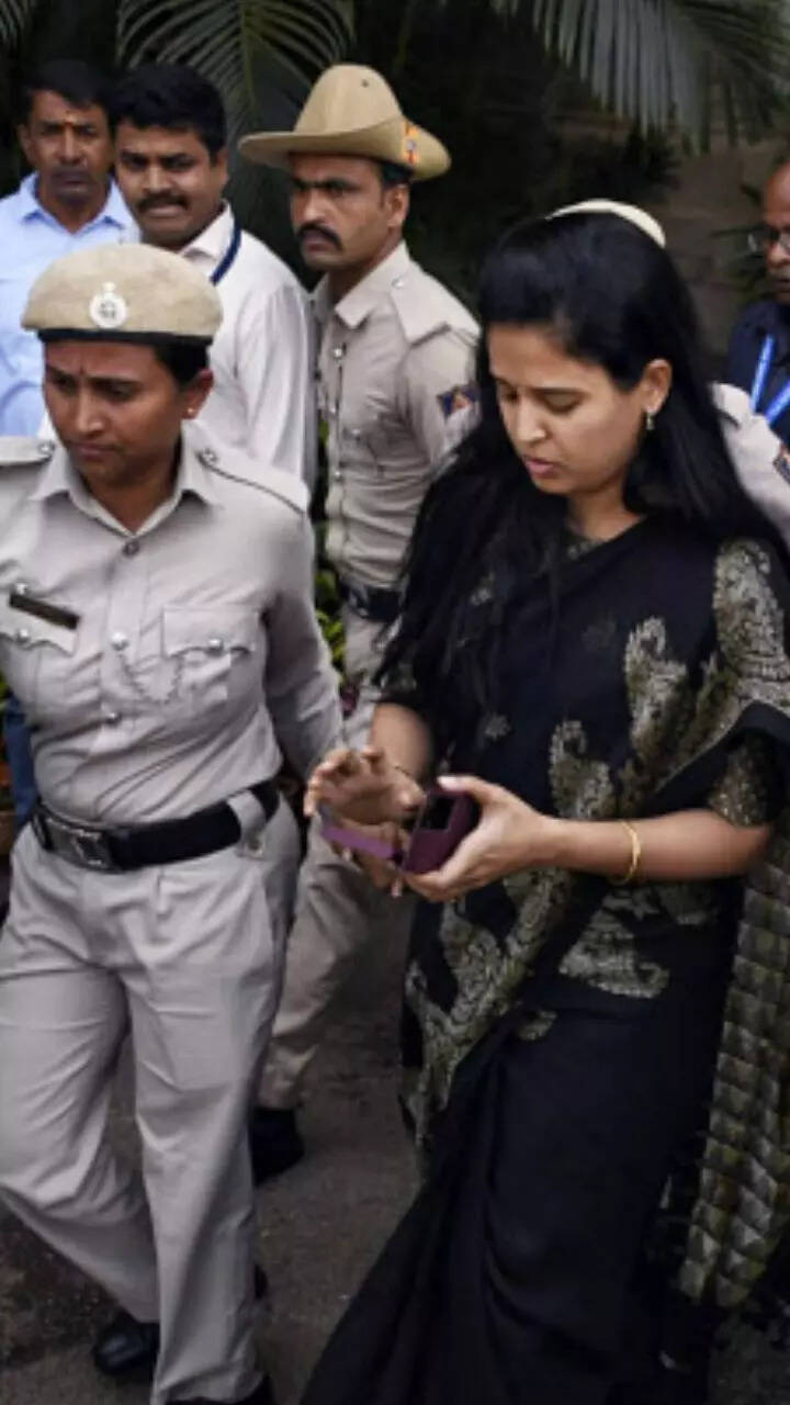 After public spat, Karnataka govt shunts out D Roopa, Rohini Sindhuri without new postings ...