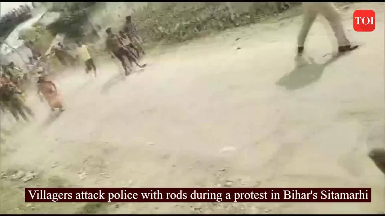bihar: Bihar: Villagers attack police with rods are death of a man