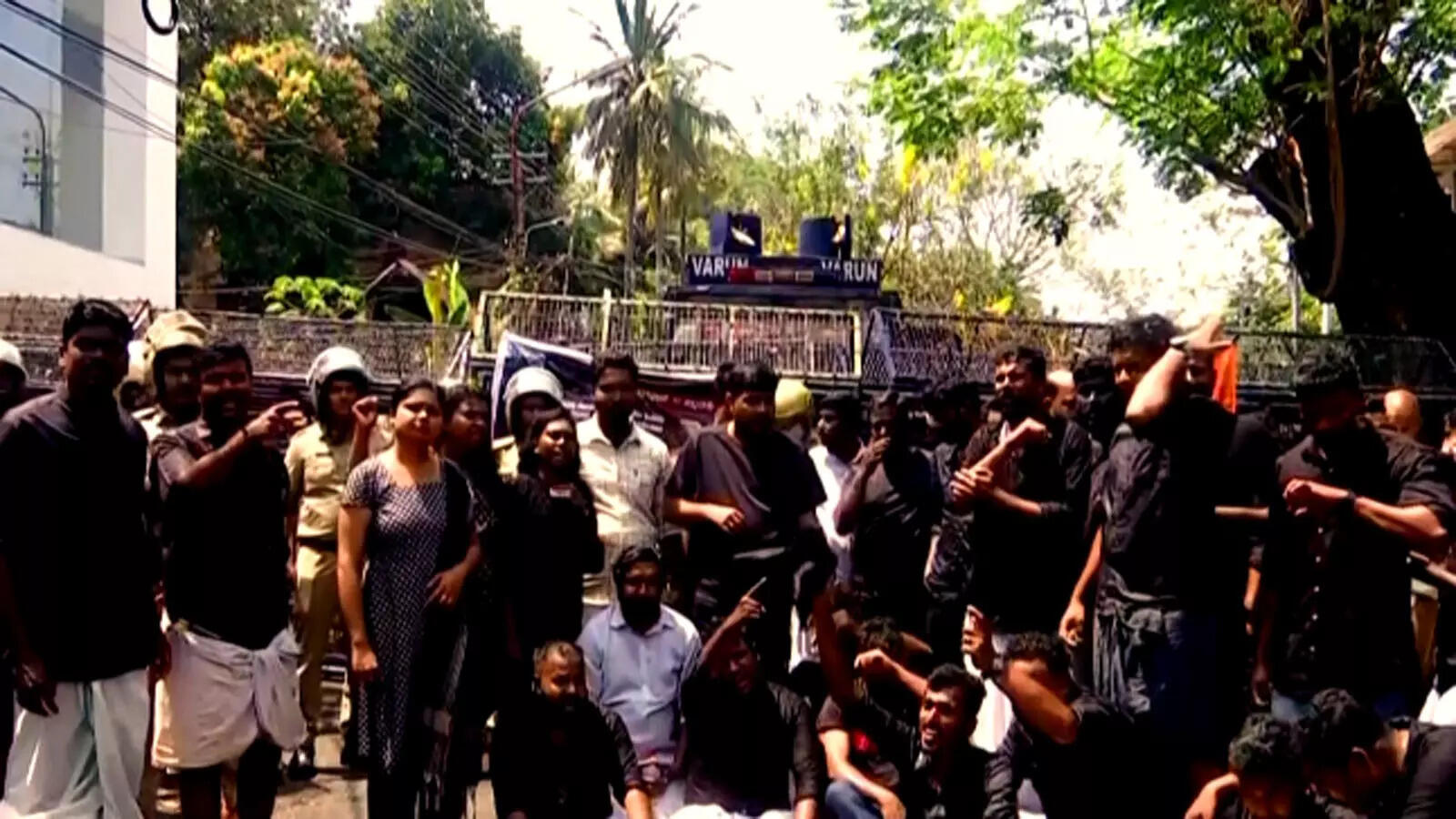 Kerala Youth Congress stages protest in Thiruvananthapuram