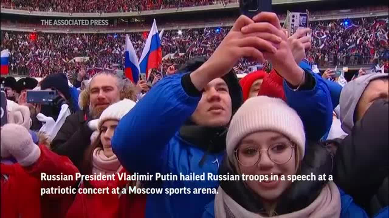 Putin at concert ahead of Defender of the Fatherland Day