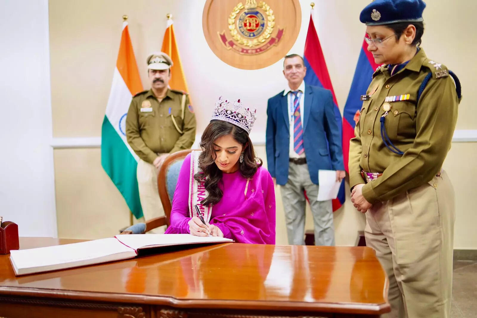 Checkout pictures from the launch of Sini Shetty’s BWAP project ‘Aashayein’