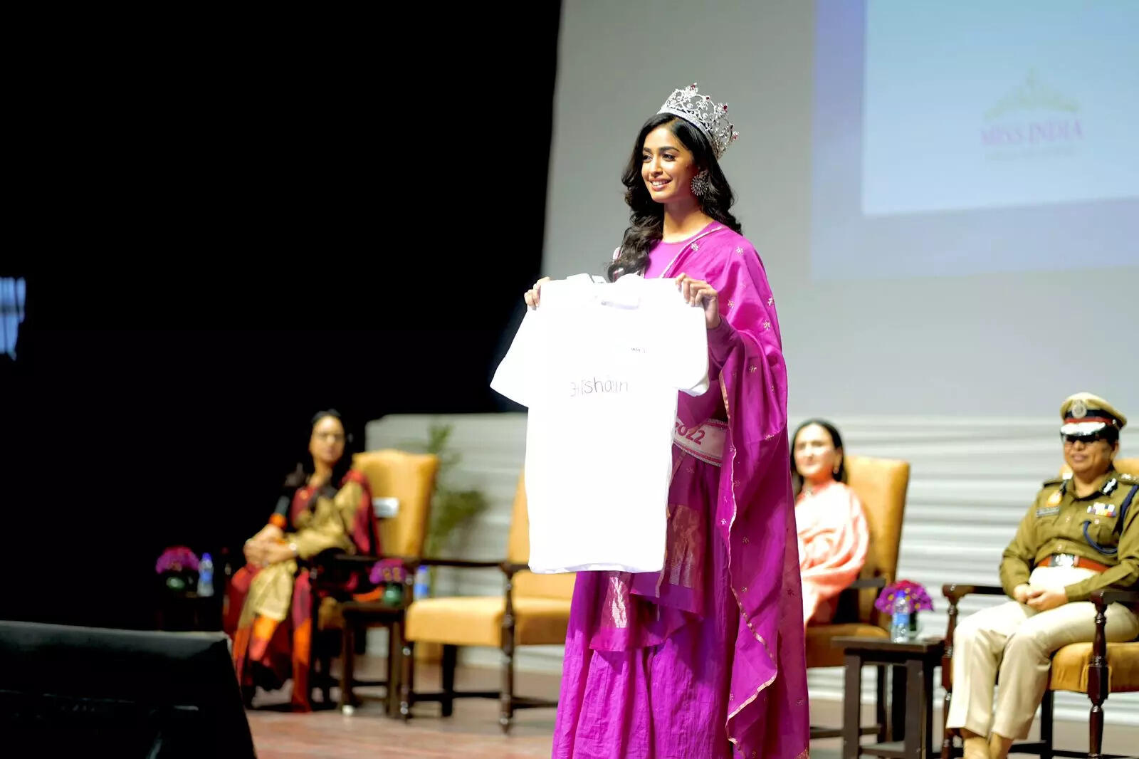 Checkout pictures from the launch of Sini Shetty’s BWAP project ‘Aashayein’