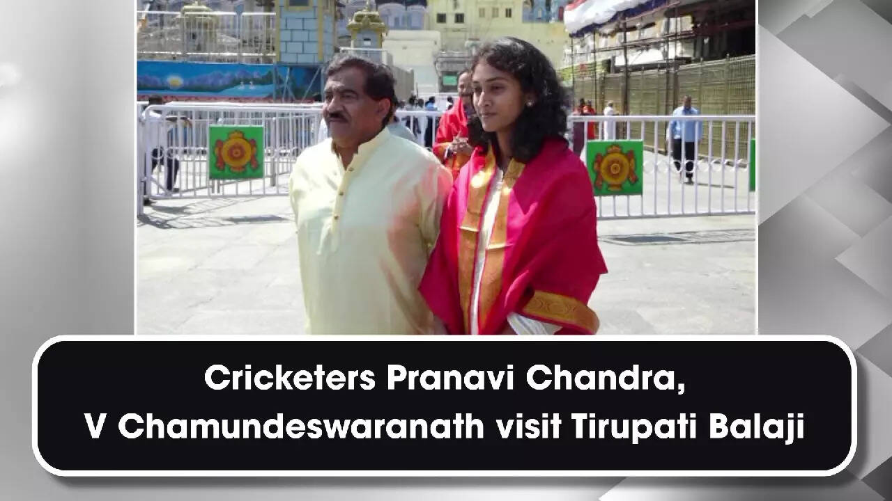 Cricketers Pranavi Chandra, V Chamundeswaranath visit Tirupati Balaji ...