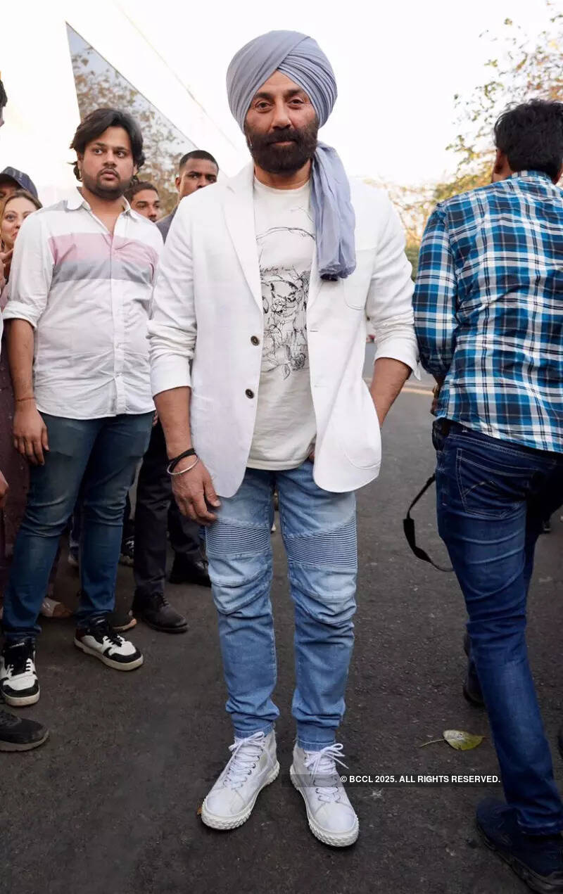 Sunny Deol and Ameesha Patel promote their film 'Gadar 2' | Photogallery - ETimes