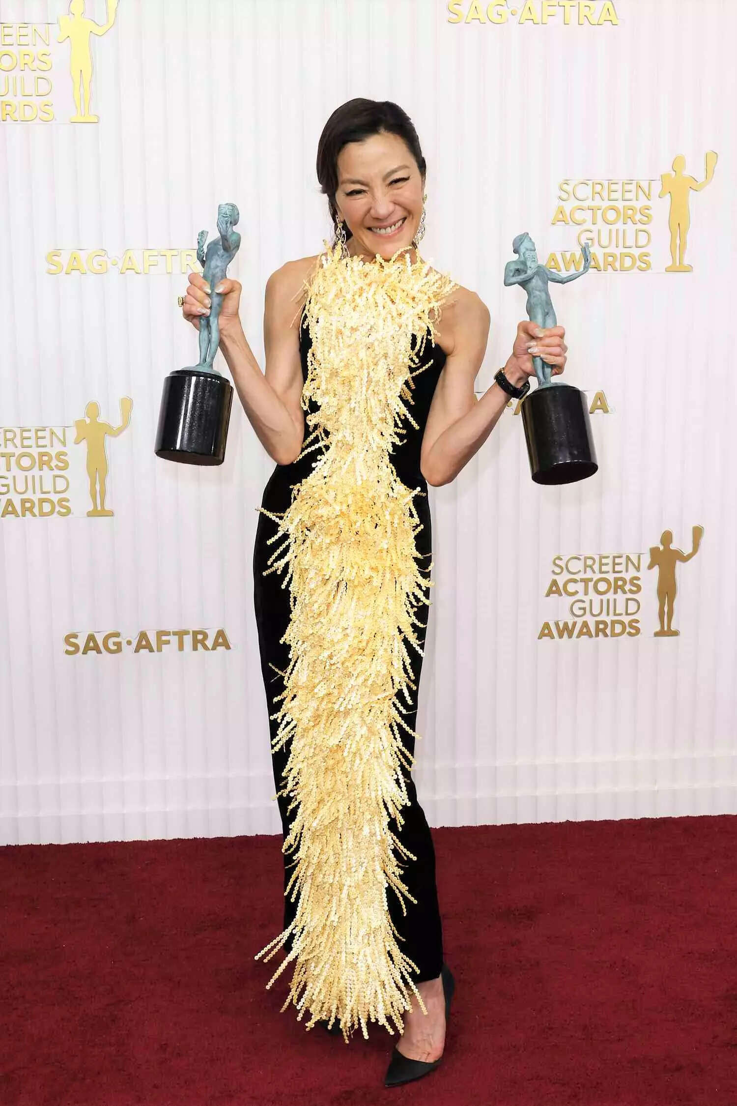 Michelle Yeoh wins SAG Awards, says, 'This is for every girl who looks ...