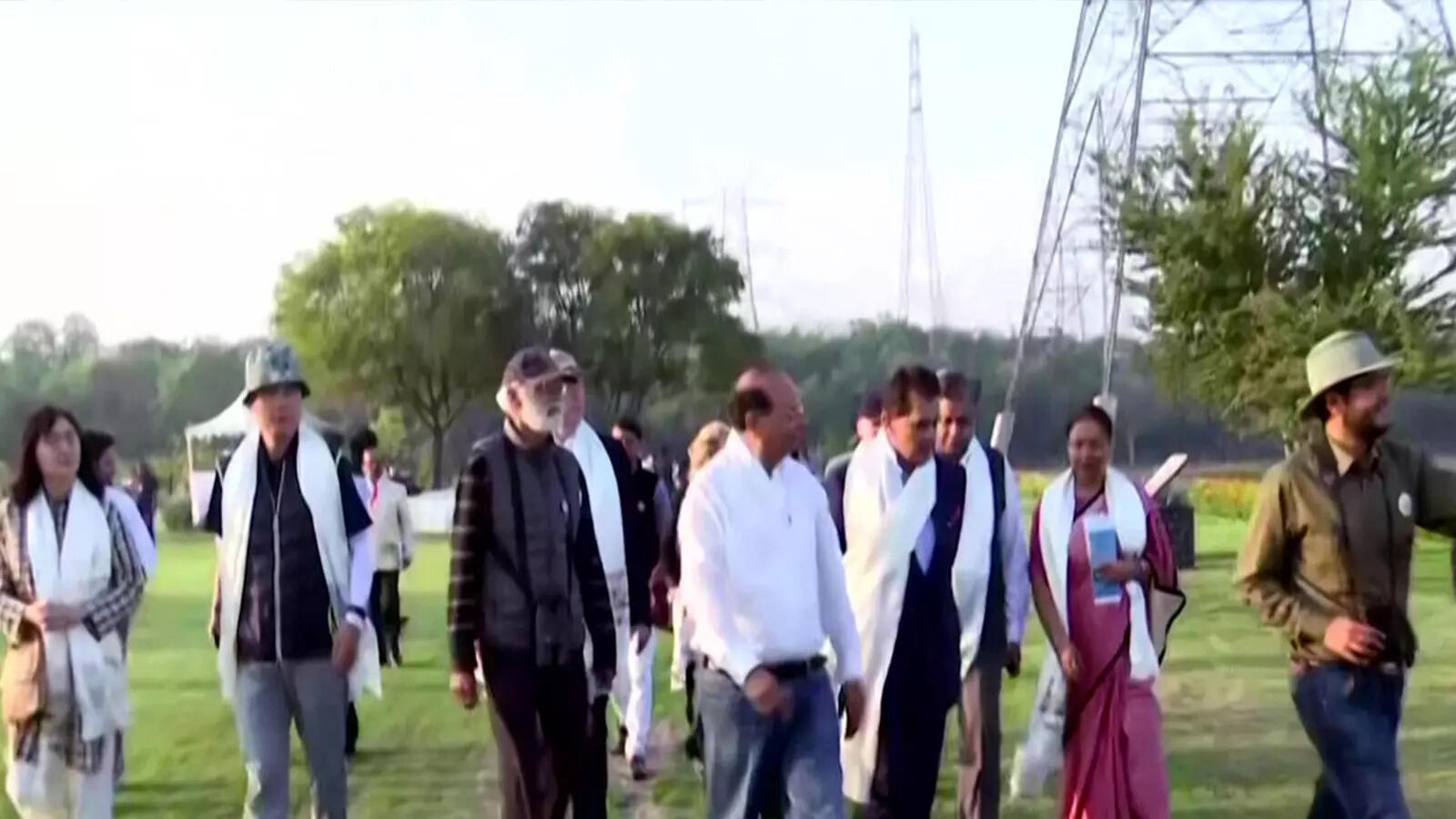 kumar saxena: Delhi LG Vinai Kumar Saxena, G20 Sherpa Amitabh Kant ...