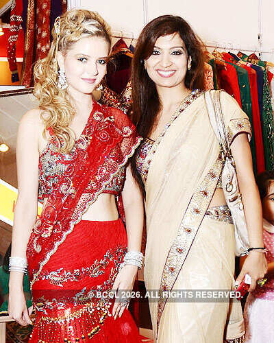 Preeti Ghai poses with a model during 'Jalsa' exhibition by Timsy Anand at Ashoka Hotel