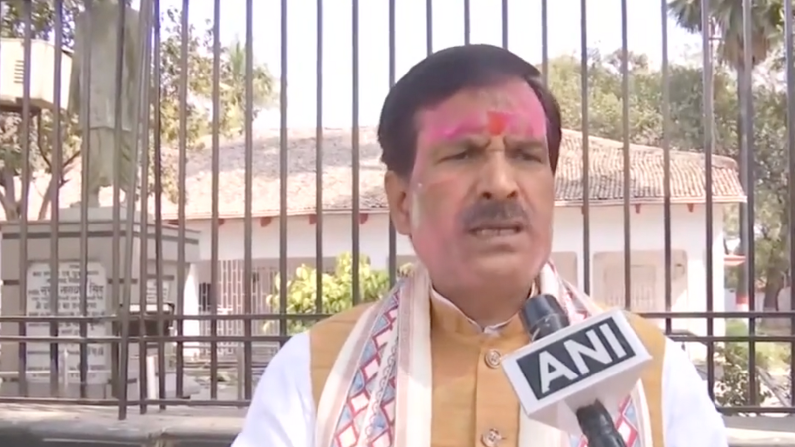 Watch: RJD leader Mrityunjay Tiwari gives poetic response to CBI ...