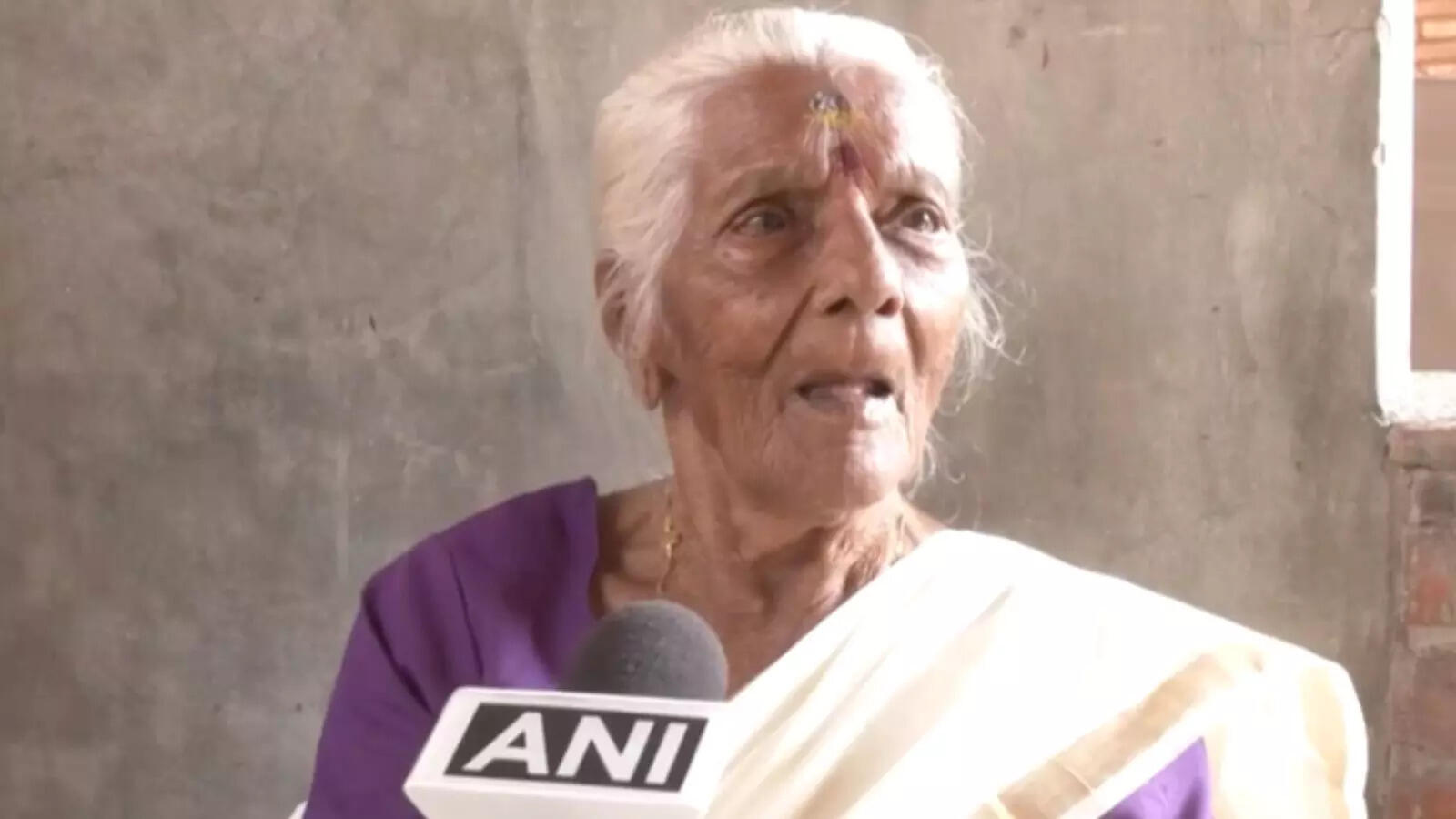 106-year-old Kuttiyamma Konthi from Kerala honoured by Delhi Women’s ...