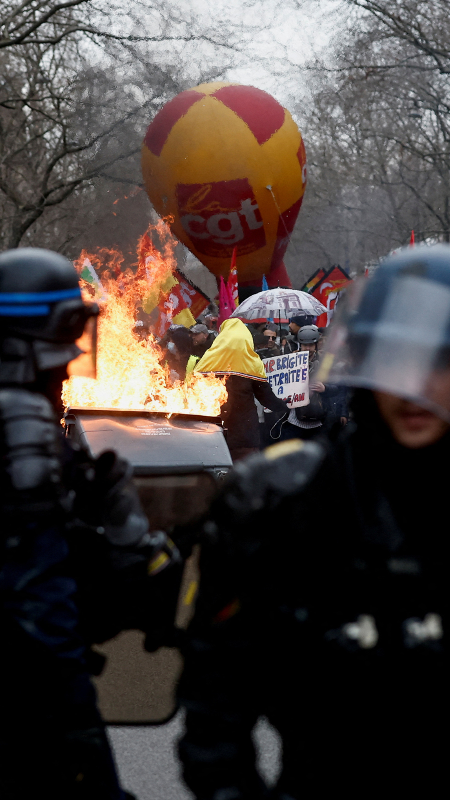 Macron: Anger spreads in France over Macron's retirement bill push ...