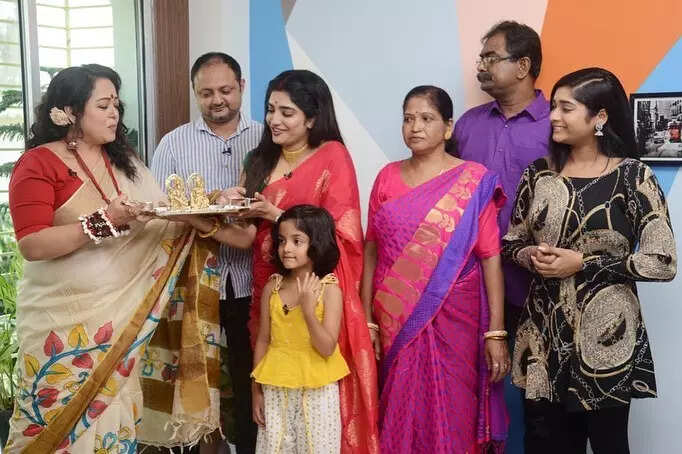 Manosi Sengupta and her family participate in Aparajita Adhya-hosted ...