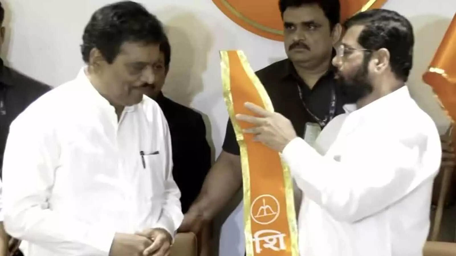 Uddhav Thackrey Faction leader Deepak Sawant joins Eknath Shinde’s Shiv ...