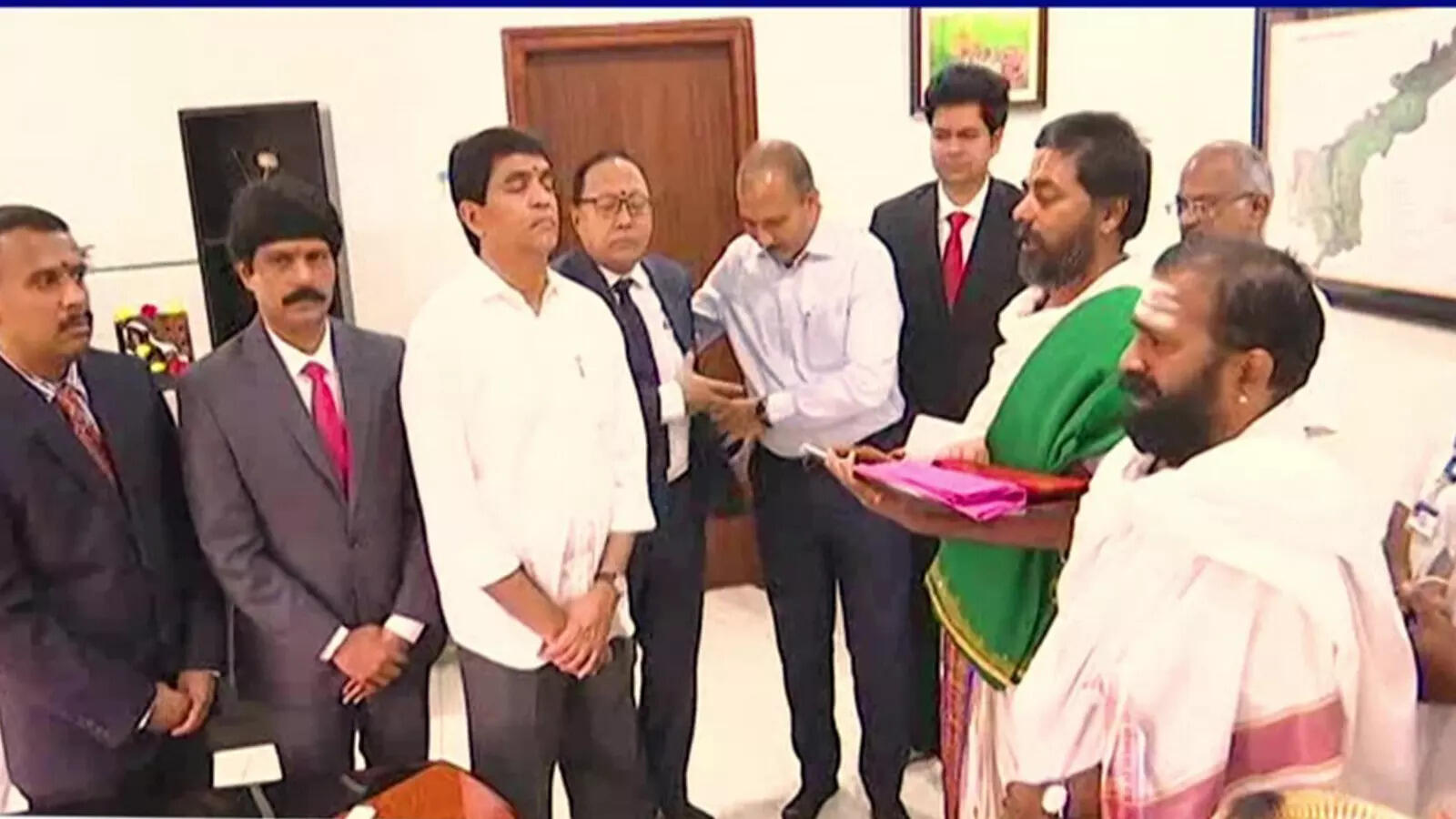 AP: FM Buggana Rajendranath performs special Pooja ahead of Budget Session