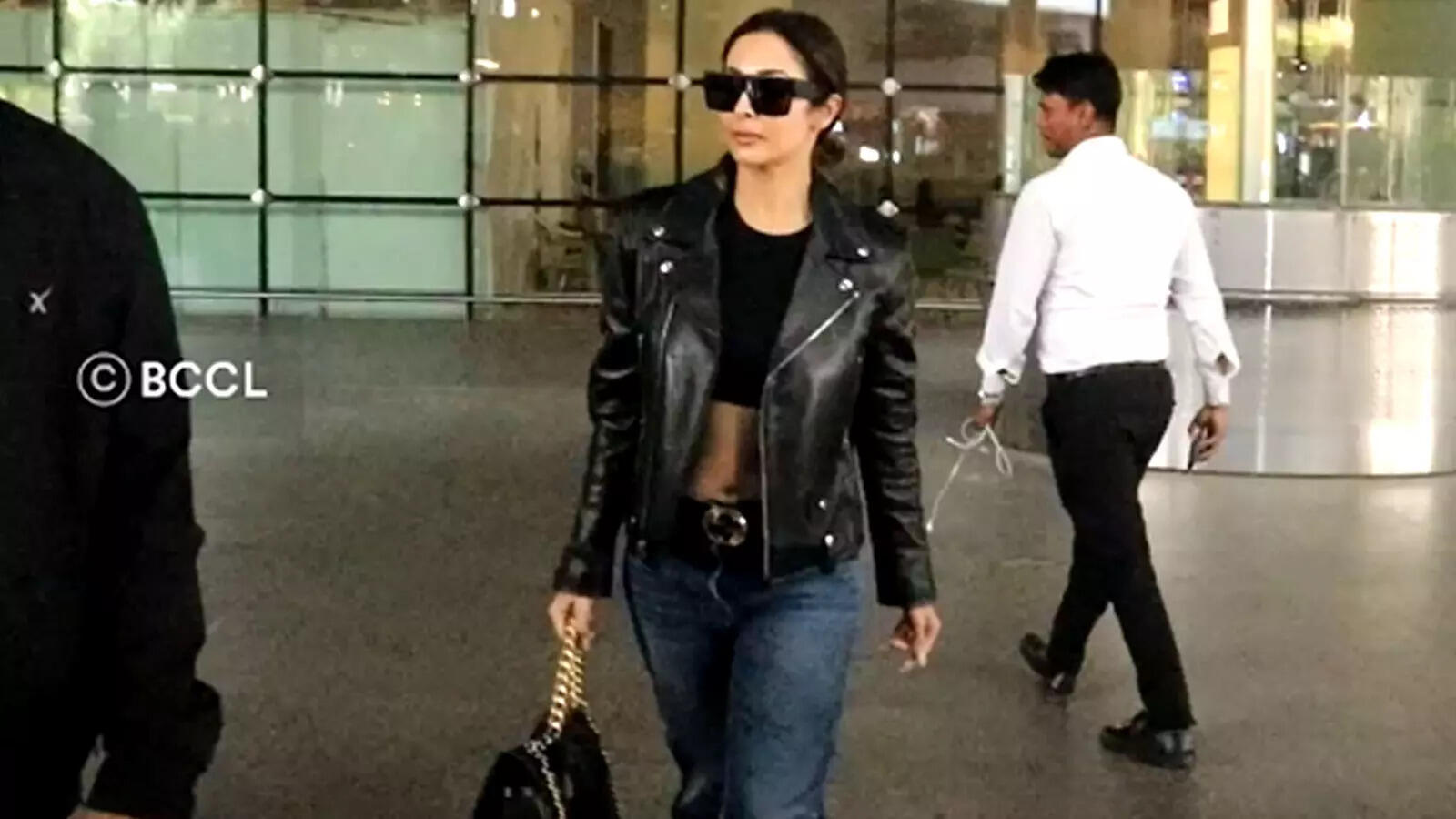 Malaika Arora wows everyone with her bewitching look in black jacket at ...