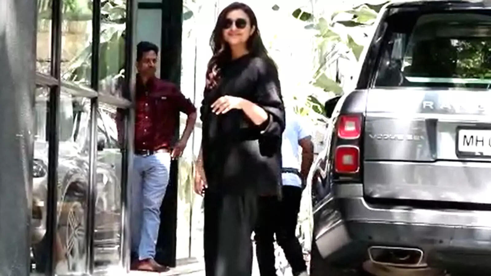 Parineeti Chopra wows everyone with her bewitching look in all-black attire
