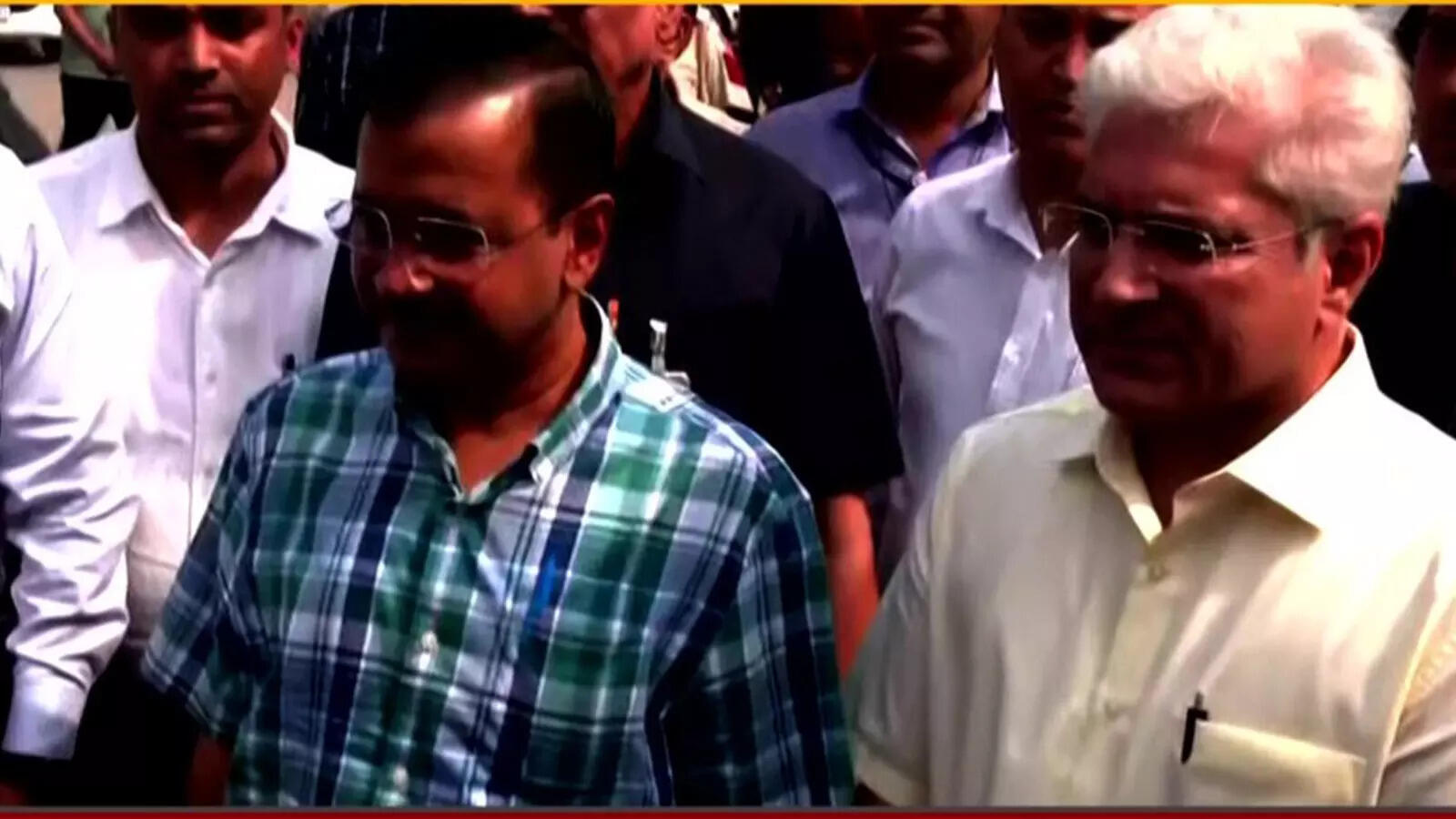 arvind kejriwal: Delhi: CM Arvind Kejriwal, FM Kailash Gahlot reach Delhi Assembly ahead of ...