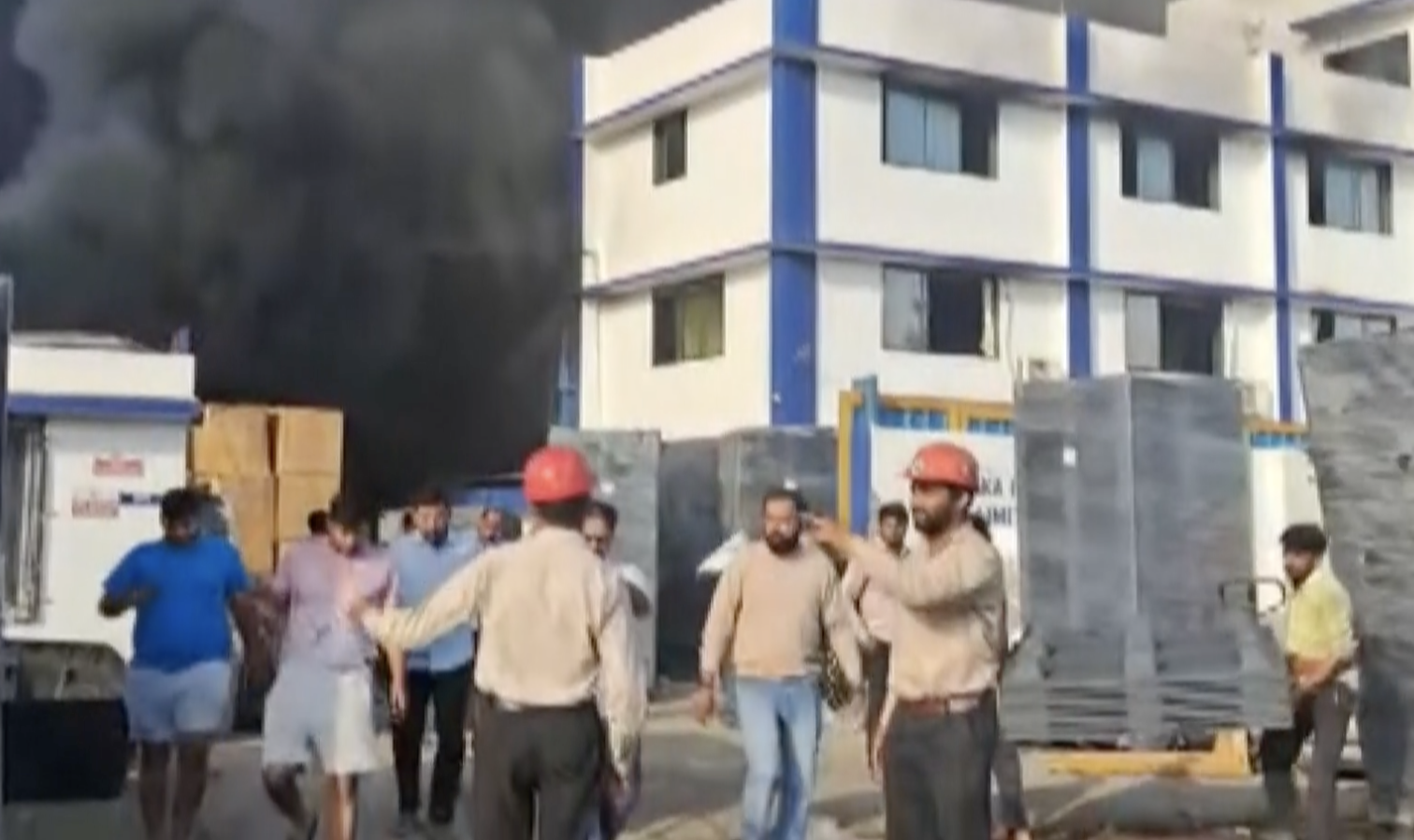gujarat: Gujarat: Massive fire breaks out in Packing Company at Valsad