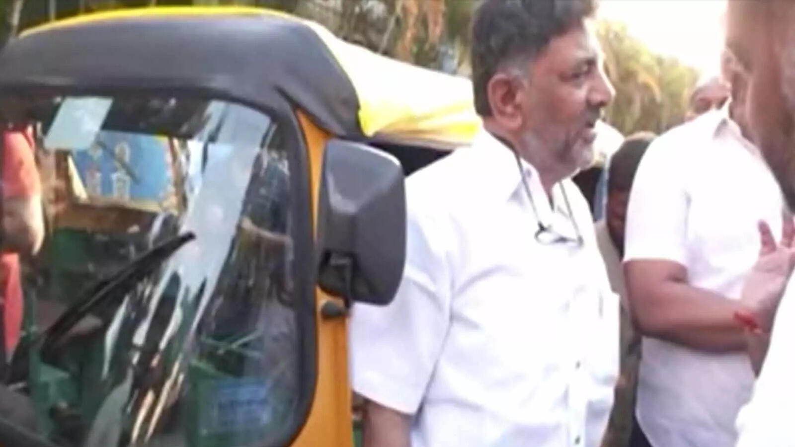 Karnataka Congress President DK Shivakumar drives auto rickshaw in ...