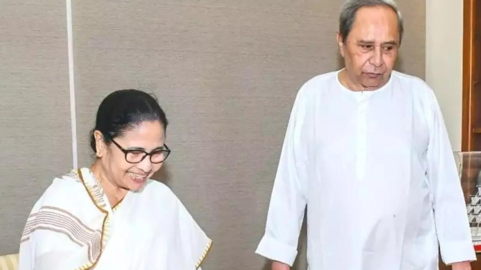 WB CM Mamata Banerjee meets Odisha CM Naveen Patnaik in Bhubaneswar