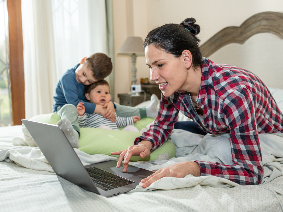 5 signs you're missing out on your kid's childhood