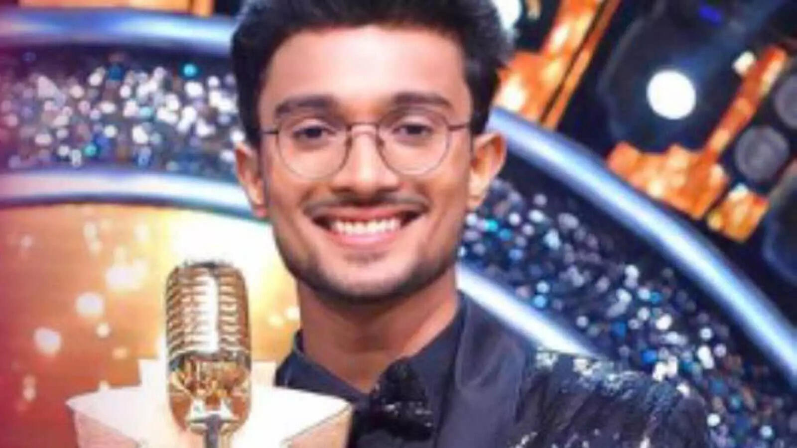 rishi: Ayodhya's Rishi Singh lifts 'Indian Idol 13' trophy