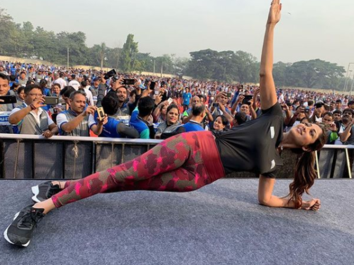 5 best floor exercises to build a celebrity-like lean physique