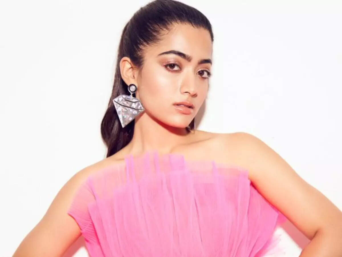 Pushpa The Rule: Rashmika Mandanna makes a stunning comeback as Srivalli in new poster | Telugu ...