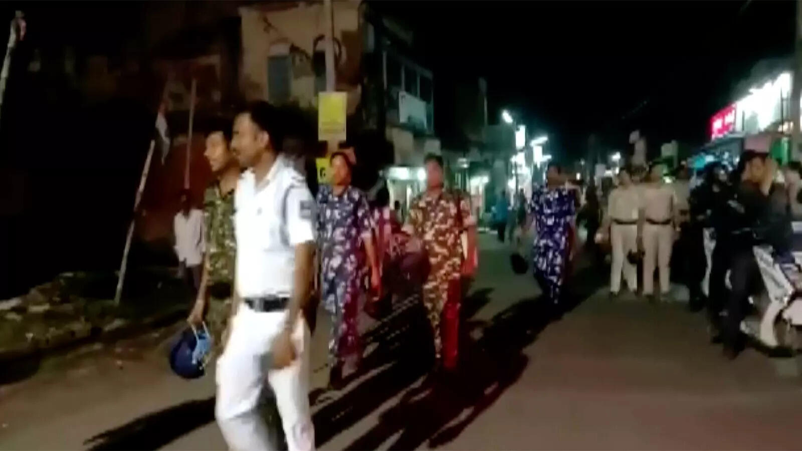 WB: Police take out flag march in Hooghly ahead of Hanuman Jayanti festival