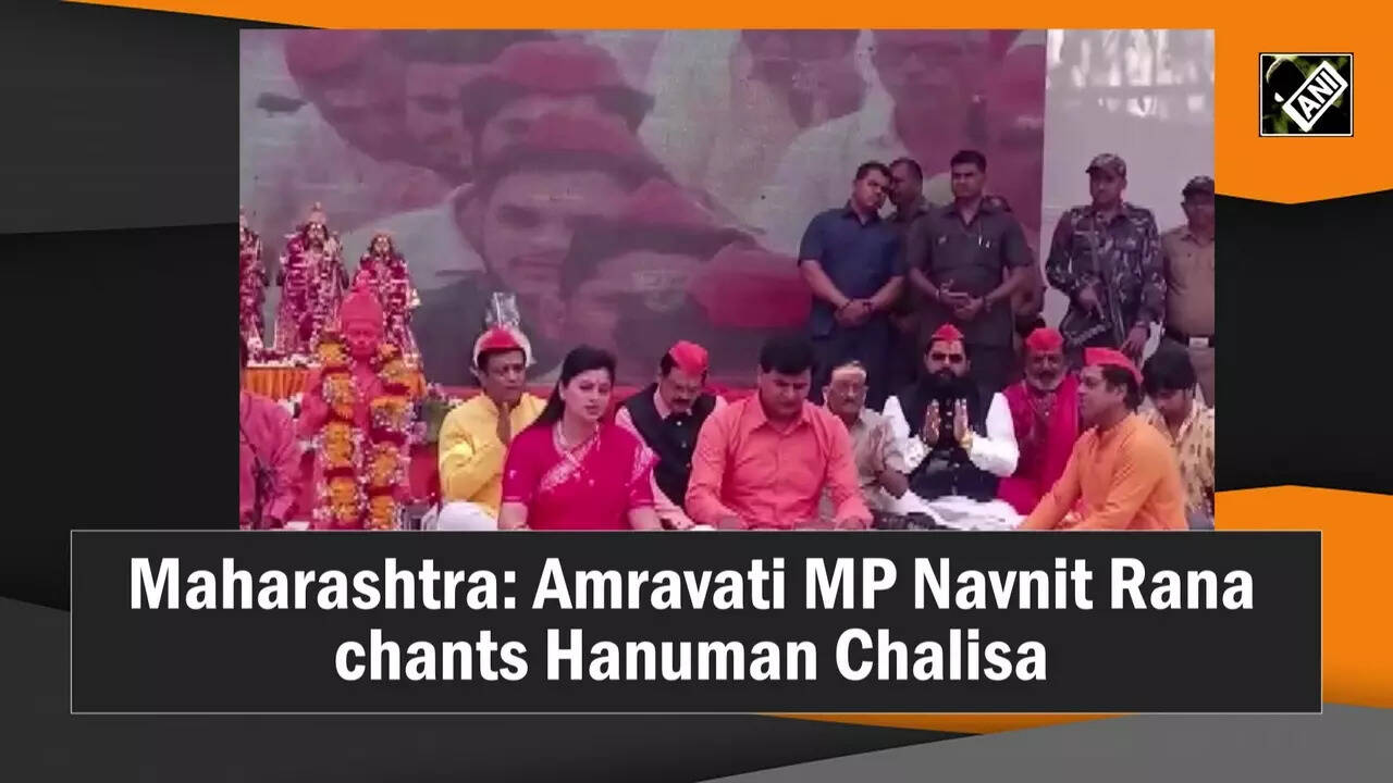 Maharashtra: Amravati MP Navnit Rana chants Hanuman Chalisa