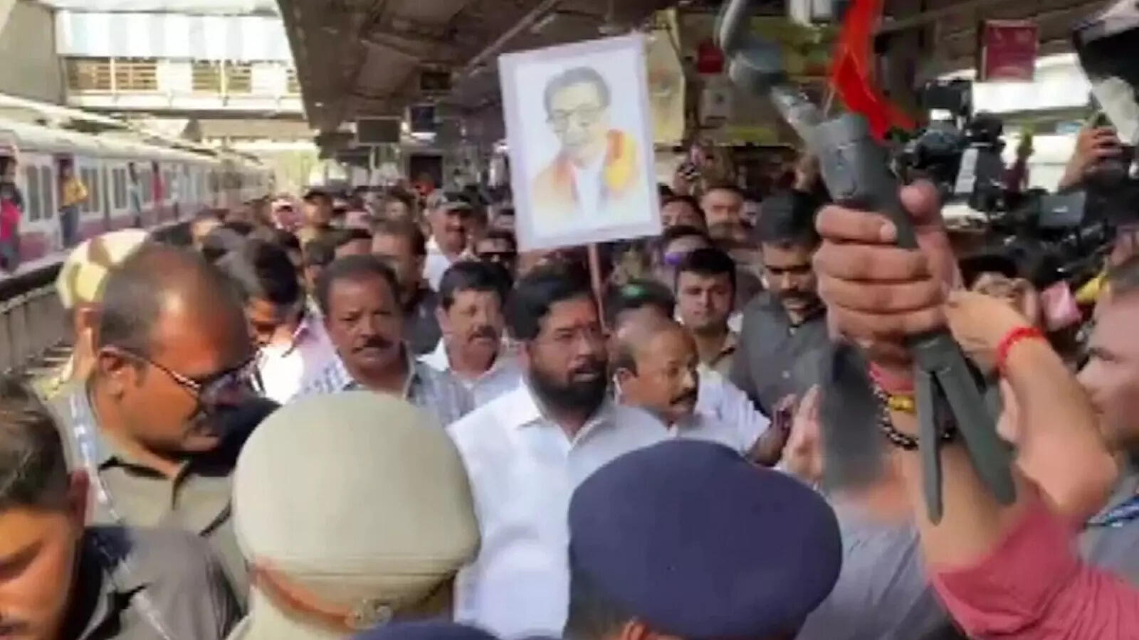Maharashtra: Eknath Shinde-led Shiv Sena workers leave for Ayodhya