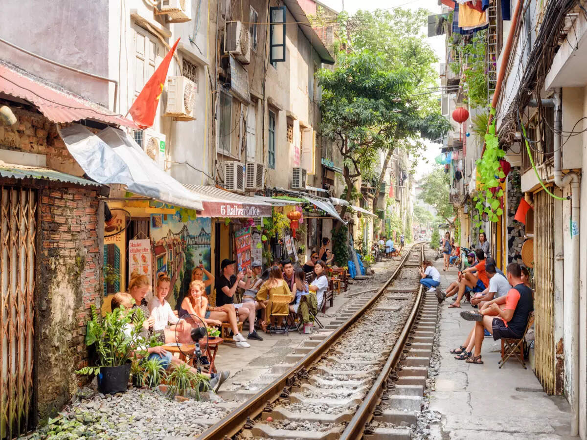 Experience the unique Train street in Hanoi’s Old Quarter, Hanoi ...