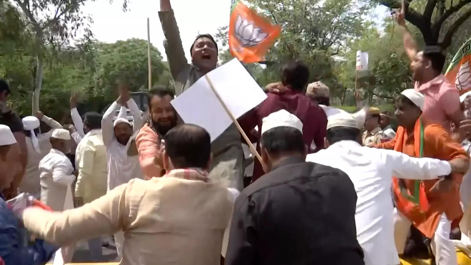 Delhi: BJP Minority Morcha protests over office vacation notice to ...