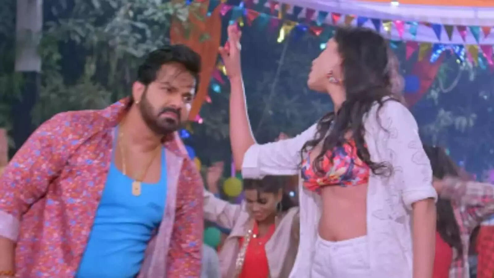 BHOJPURI HIT SONG! Pawan Singh's new song 'Kamariya Patre Patre' with Shilpi Raj featuring Divya ...