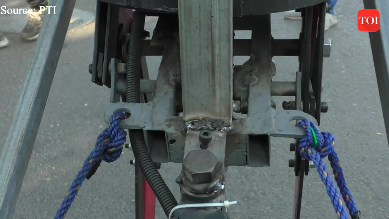 Surat: Students build a robot that can pull a rickshaw