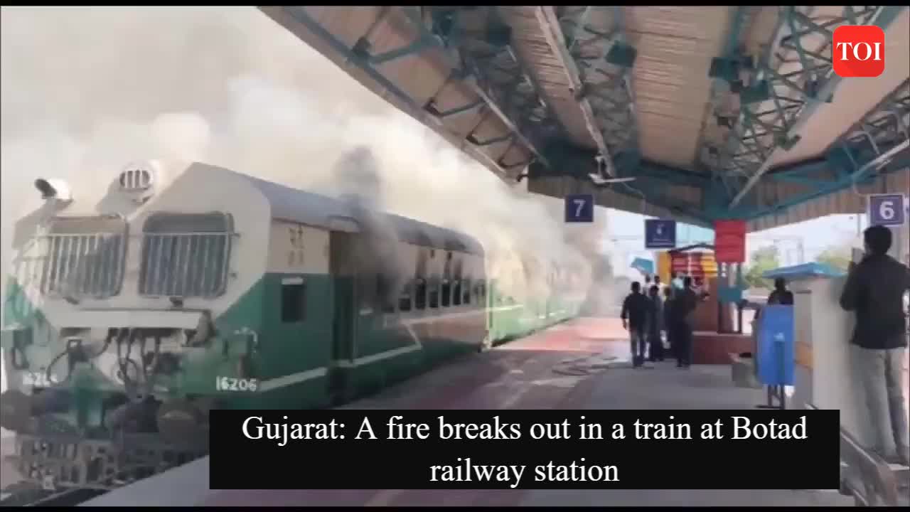 Gujarat: A fire breaks out in a train at Botad railway station