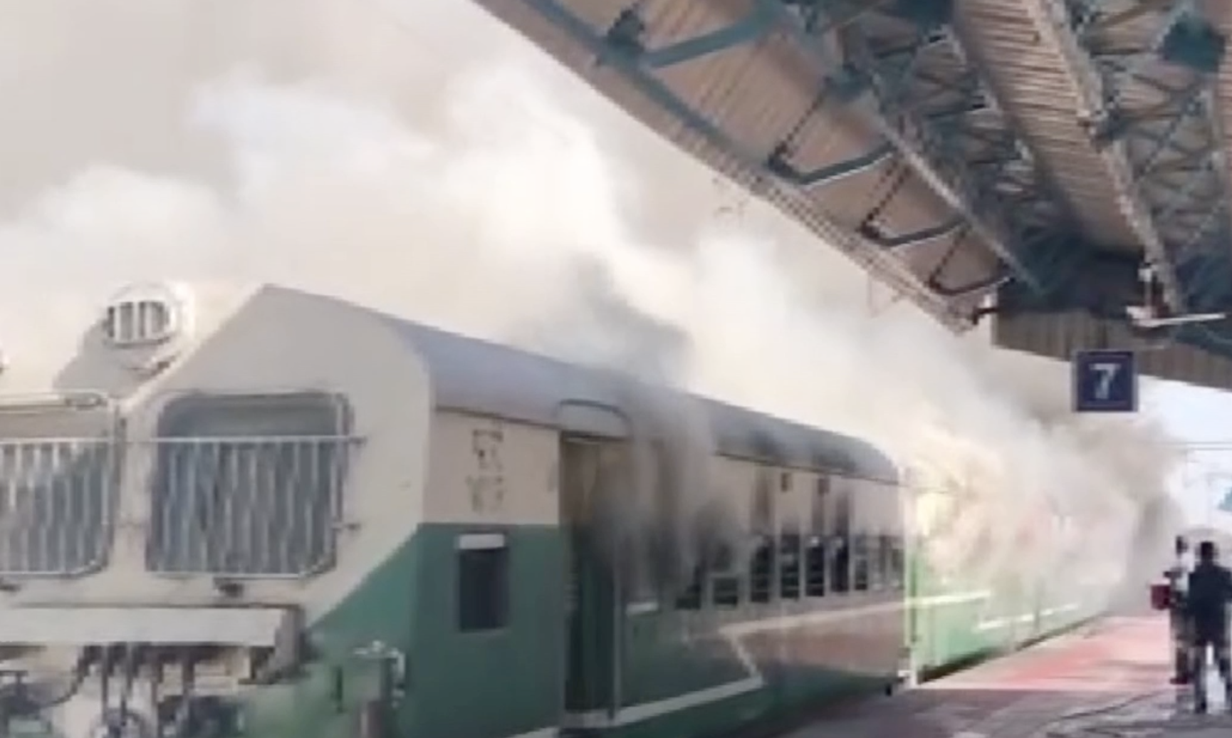 train fire: Gujarat: Fire breaks out in train at Botad Railway station