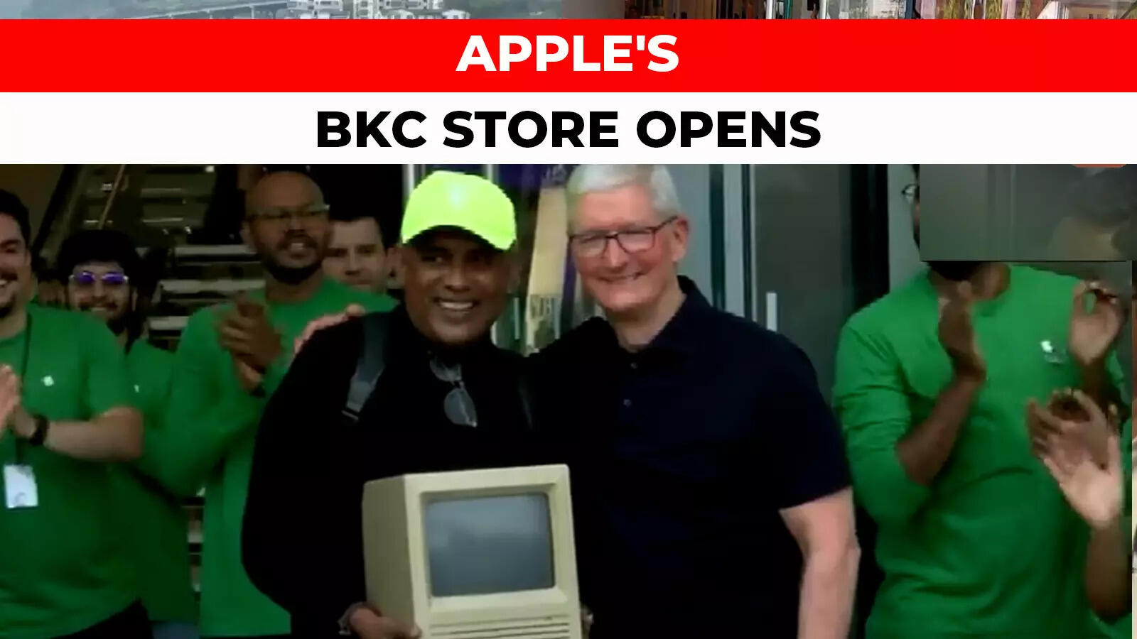 Customer at BKC Apple store surprises Tim Cook with his Mac Classic machine