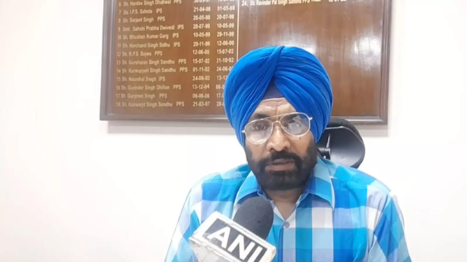 Punjab Vigilance books former bureaucrat Rakesh Singla, his wife in ...