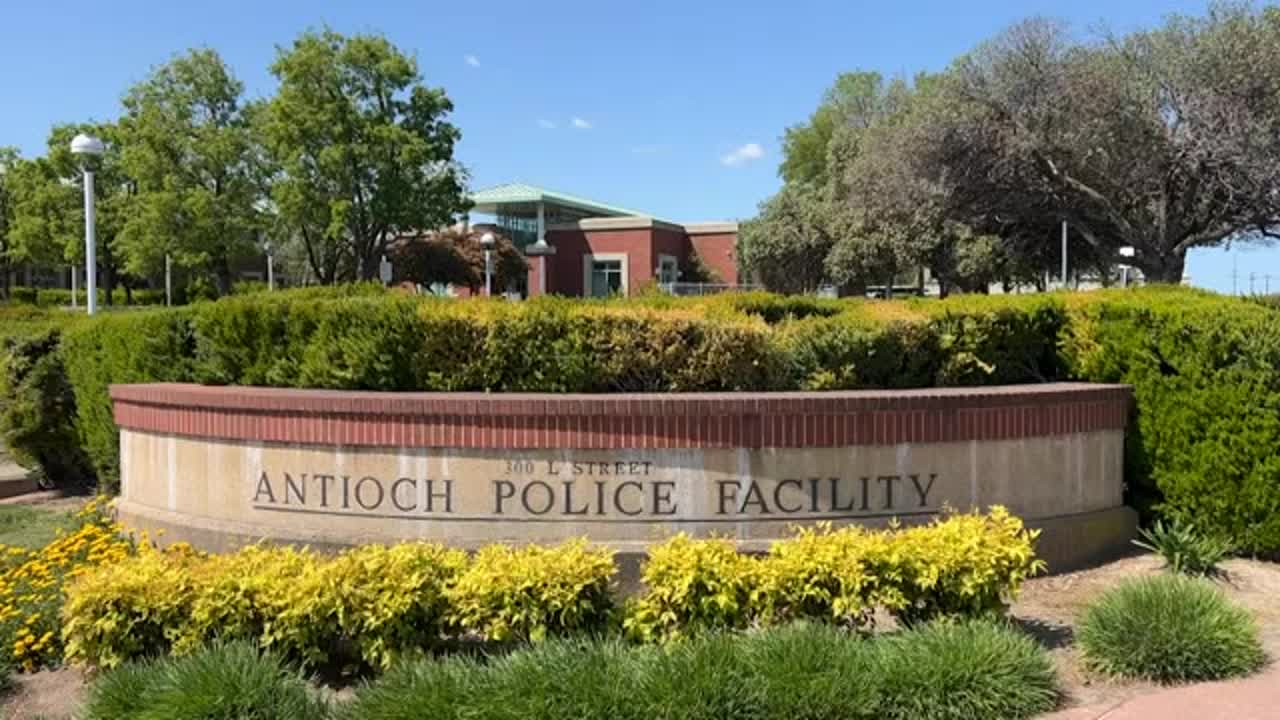 Probe finds California police sent racist texts