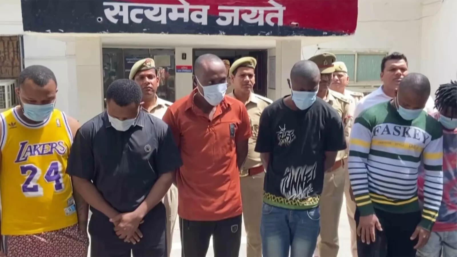Up Police Bust International Online Fraudster Gang In Noida 7 Apprehended