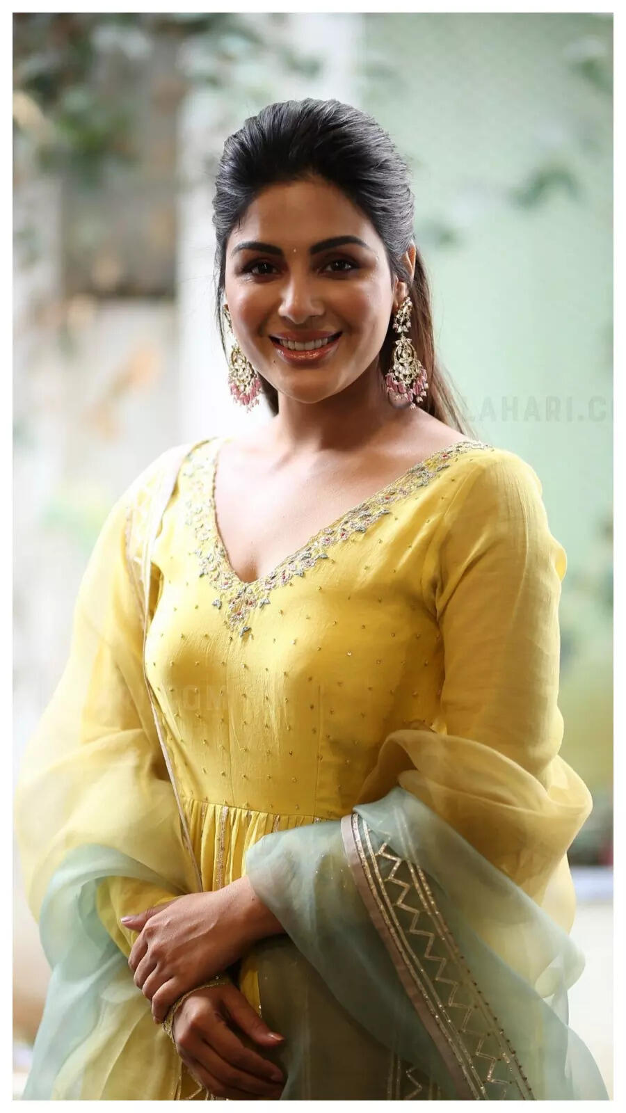 ‘Ayalvaashi’ Twitter review: Netizens hail the Soubin Shahir starrer ...