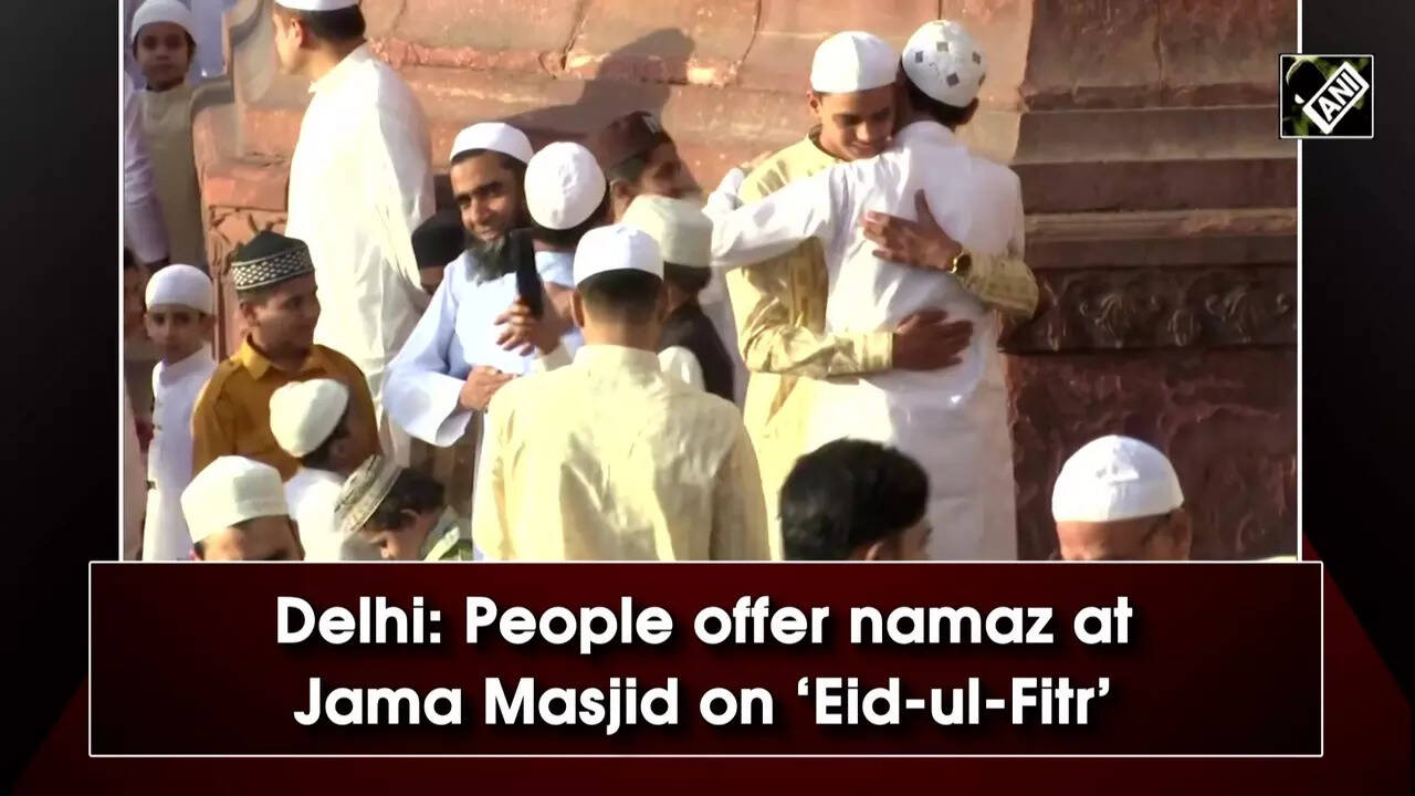 Delhi: Devotees offer namaz at Jama Masjid on ‘Eid-ul-Fitr’