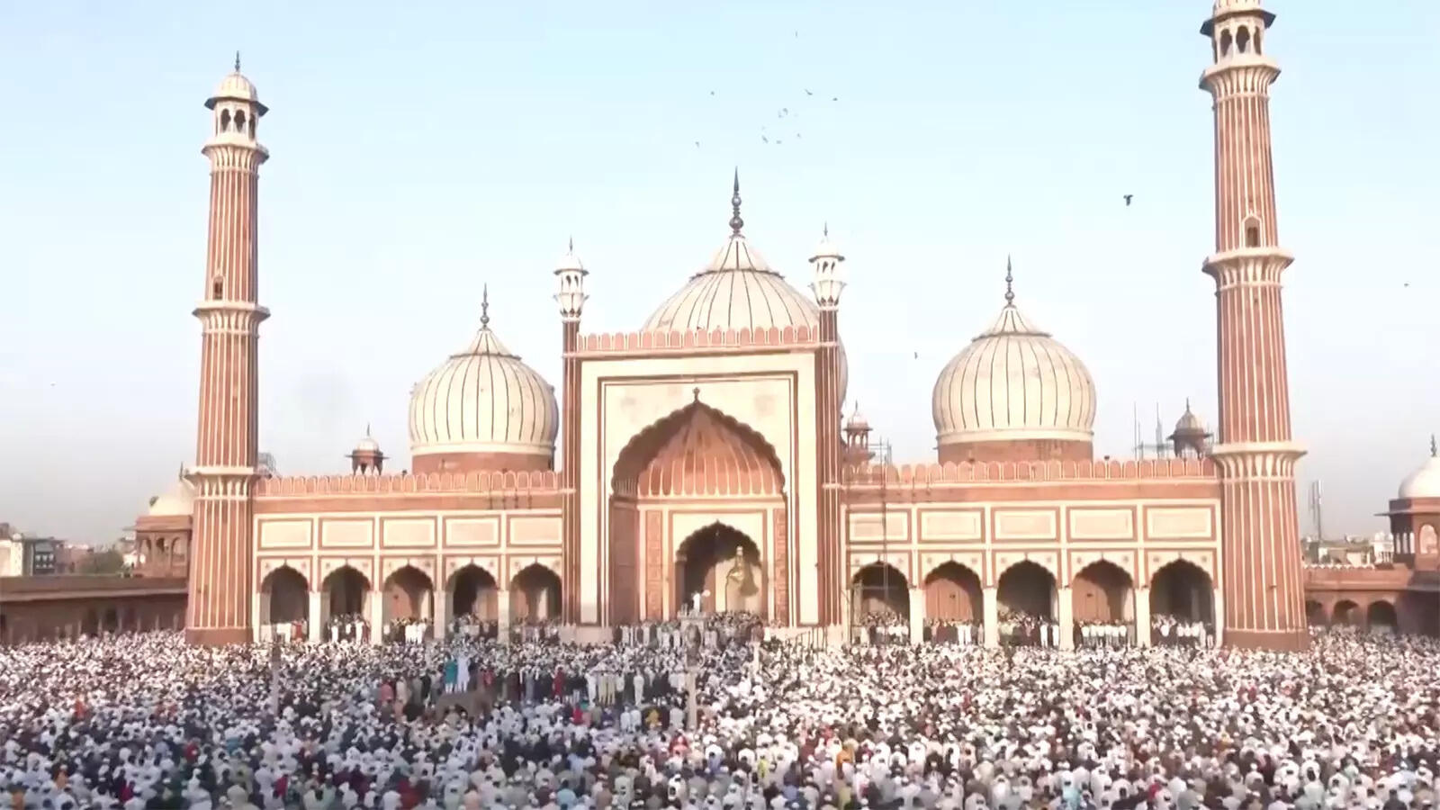 Devotees offer namaz at Delhi's Jama Masjid on Eid-ul-Fitr